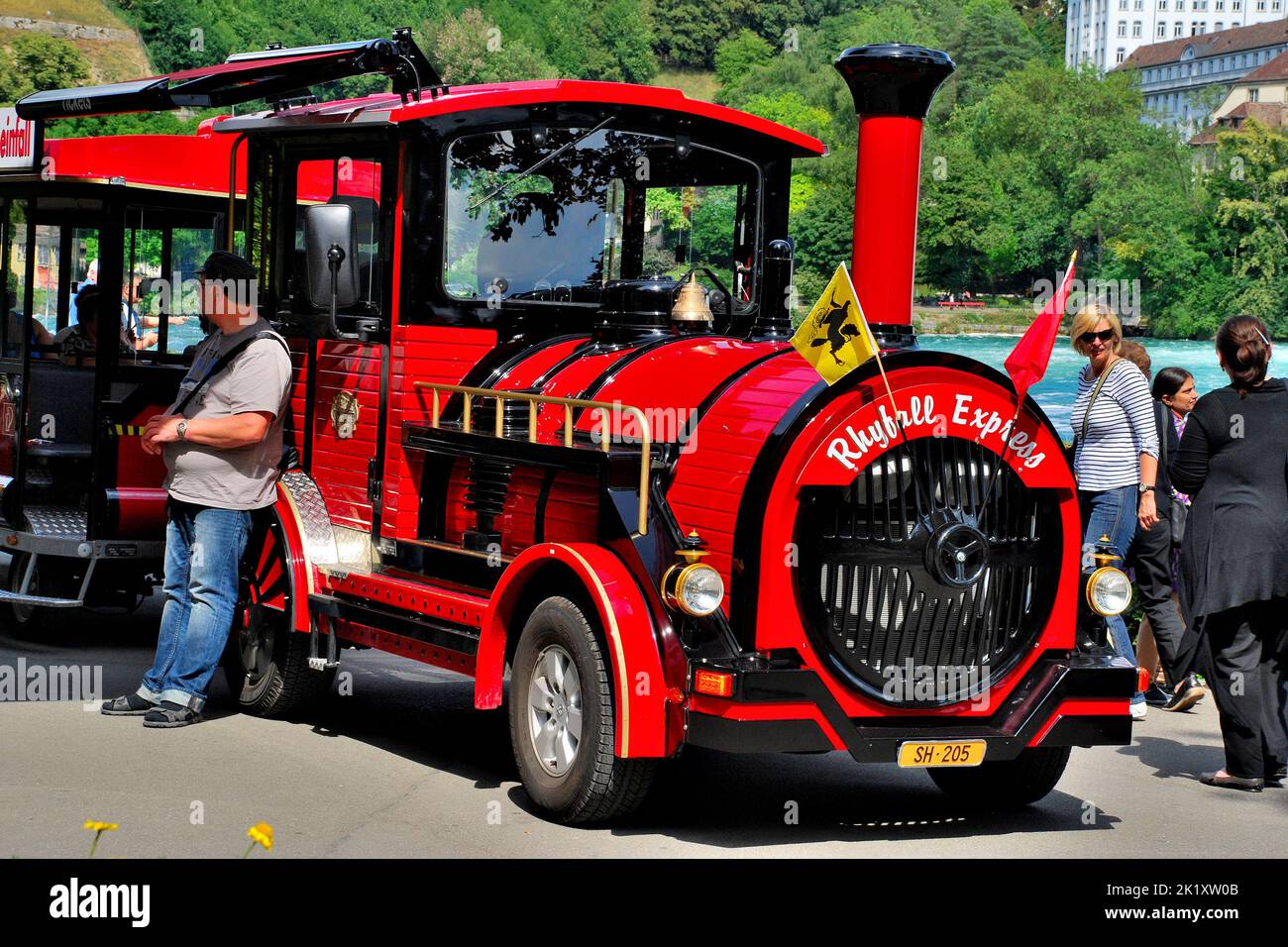 Mini train au chutes du Rhin, est la plus grande chute d'eau en Suisse ...
