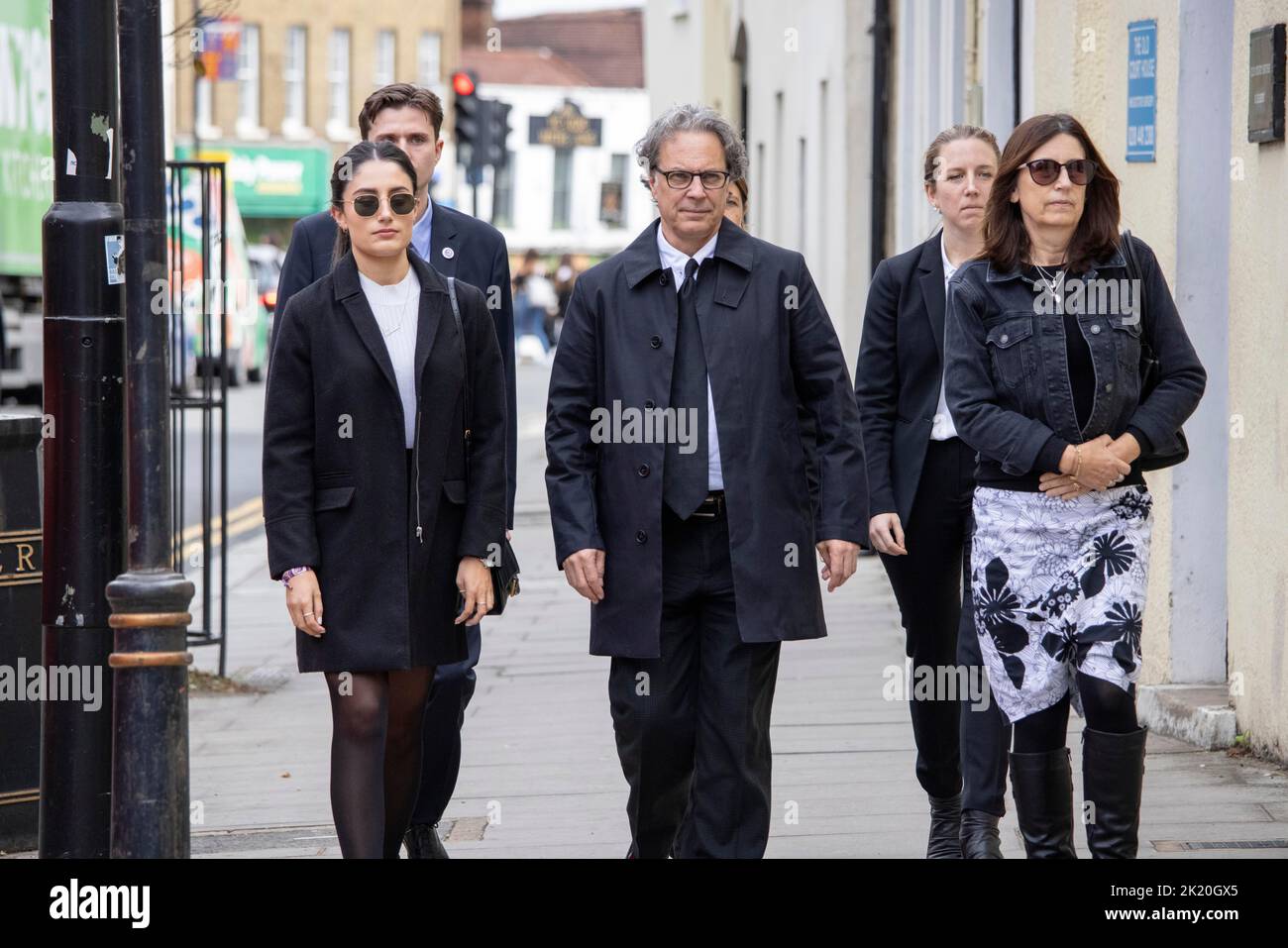 Enquête Molly Russell. Ian Russell, avec sa femme et sa mère Janet ...