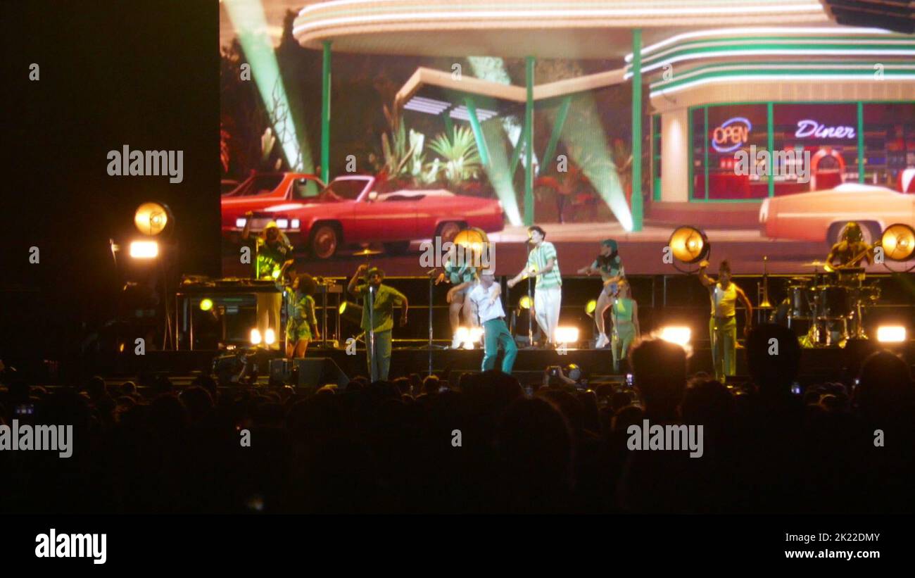 Maniac singer Banque de photographies et d’images à haute résolution ...