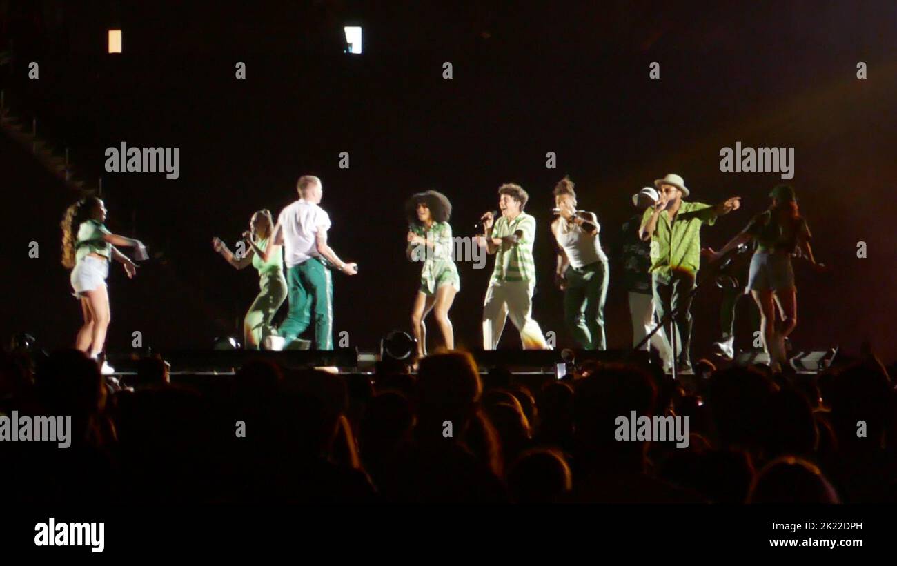 Maniac singer Banque de photographies et d’images à haute résolution ...