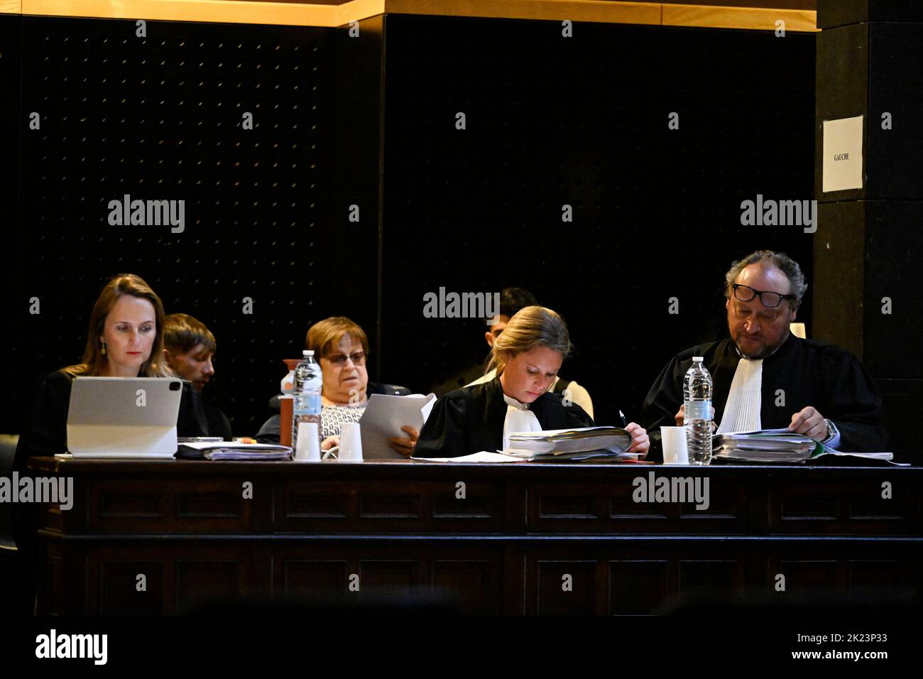 L'avocat Charlotte Purnode, l'avocat Carine Liekendael et l'avocat ...