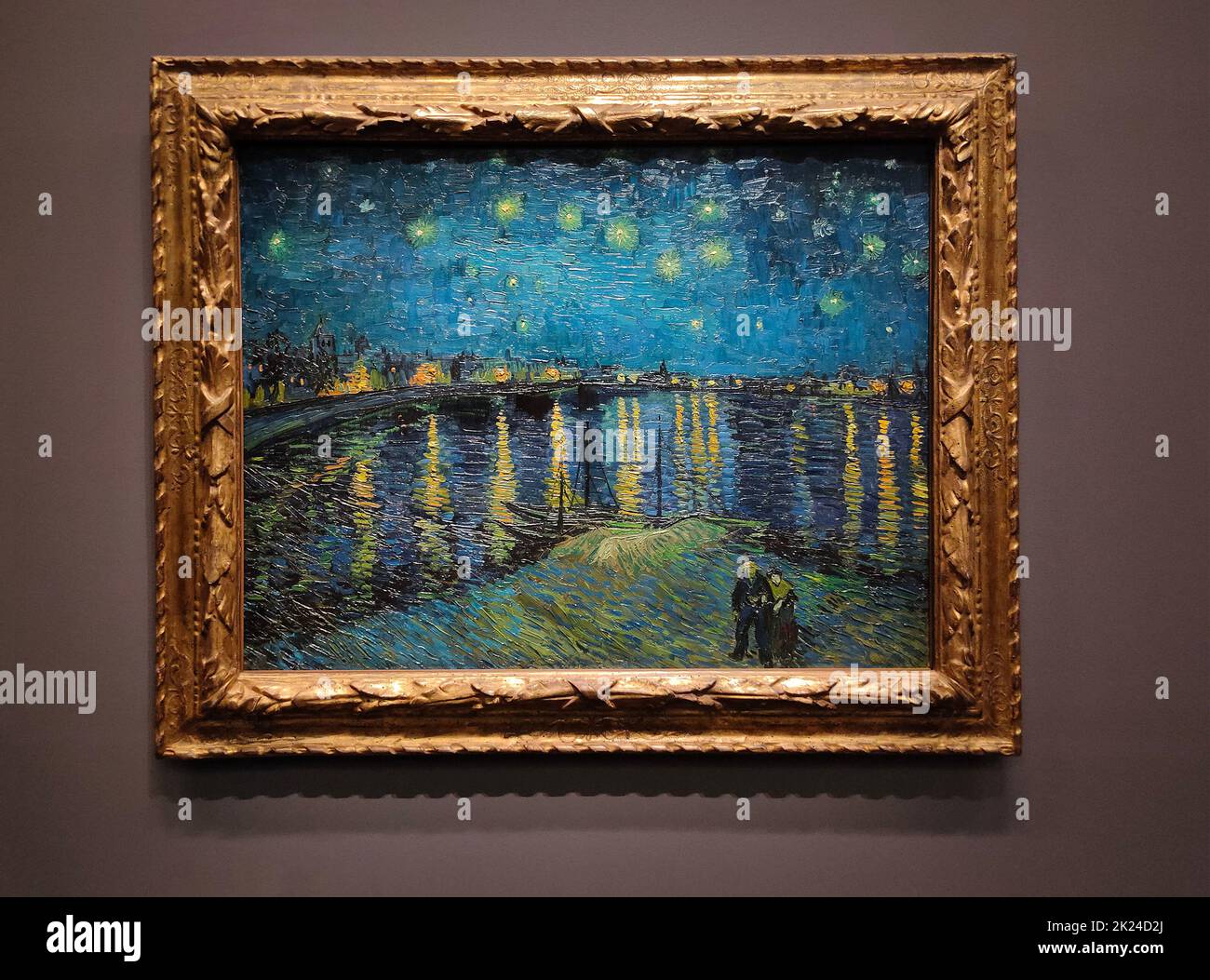 Paris, France - 30 décembre 2021 : peinture nuit étoilée sur le Rhône ...