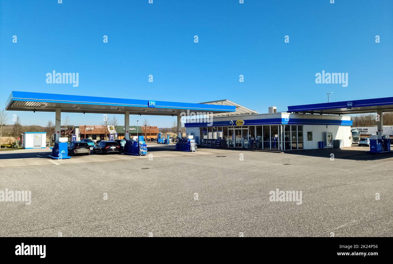 Logo aral sur une station service aral Banque de photographies et d ...