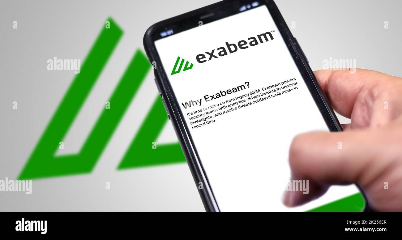 San Francisco, Etats-Unis, juin 2022 : main tenant un téléphone avec l'application mobile ...