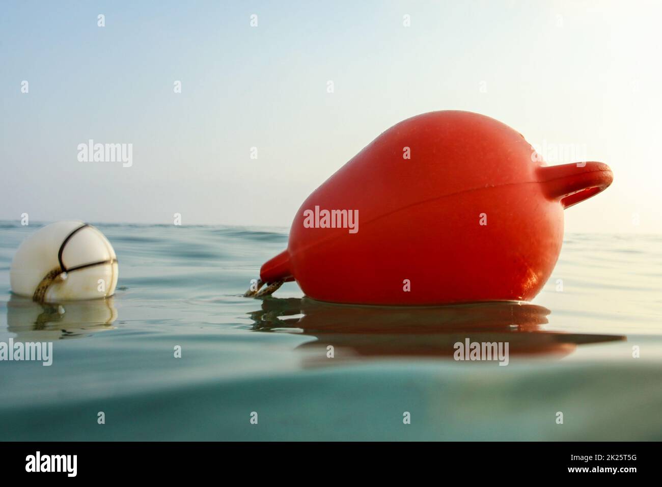 Sea buoy Banque de photographies et d’images à haute résolution - Alamy
