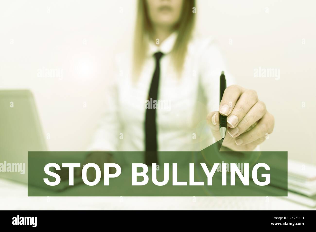 Inspiration montrant le panneau Stop Bullying. Approche d'affaires ...