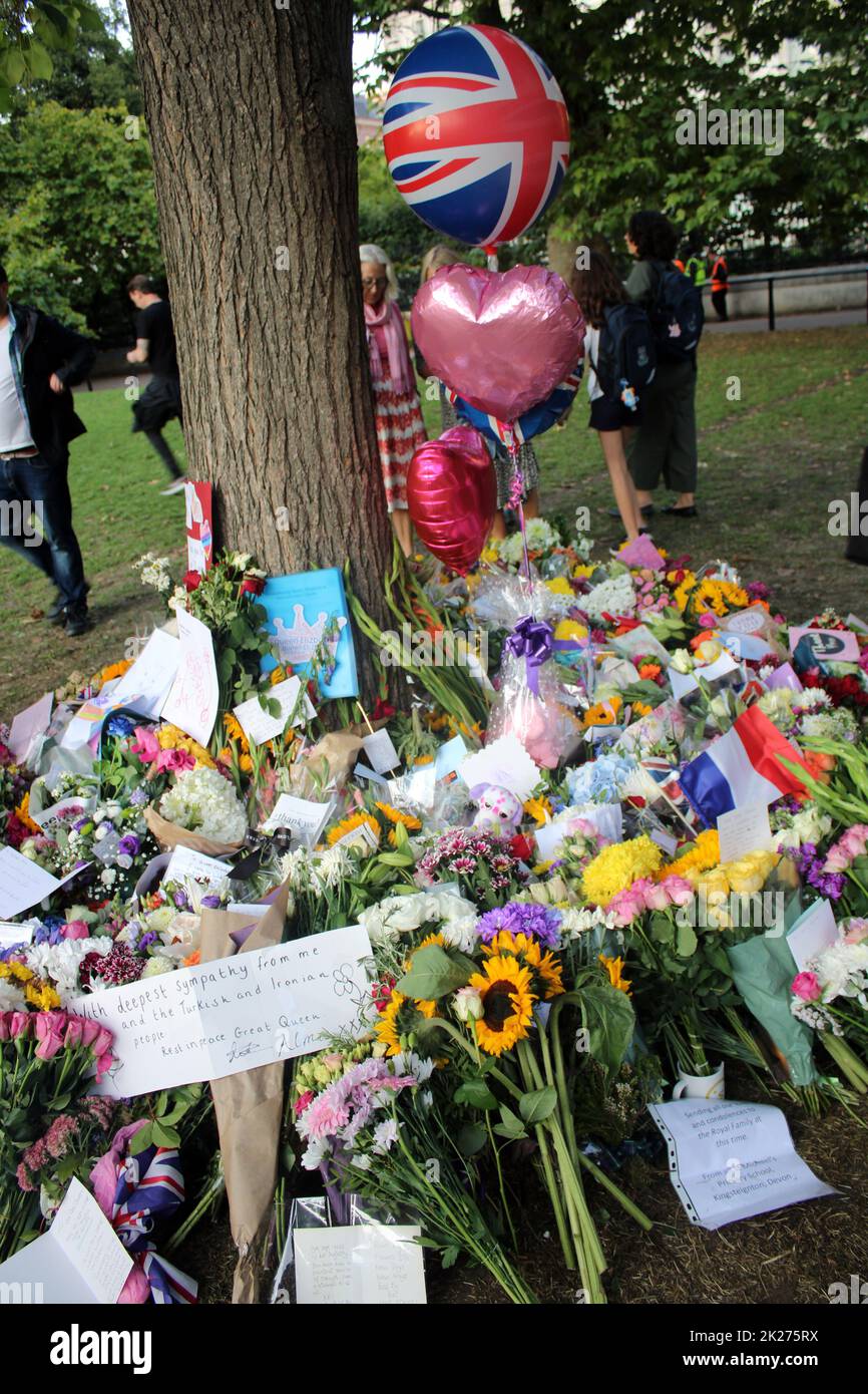 Queen Elizabeth Flower funèbres hommages, Londres UK -15.09.2022: La ...