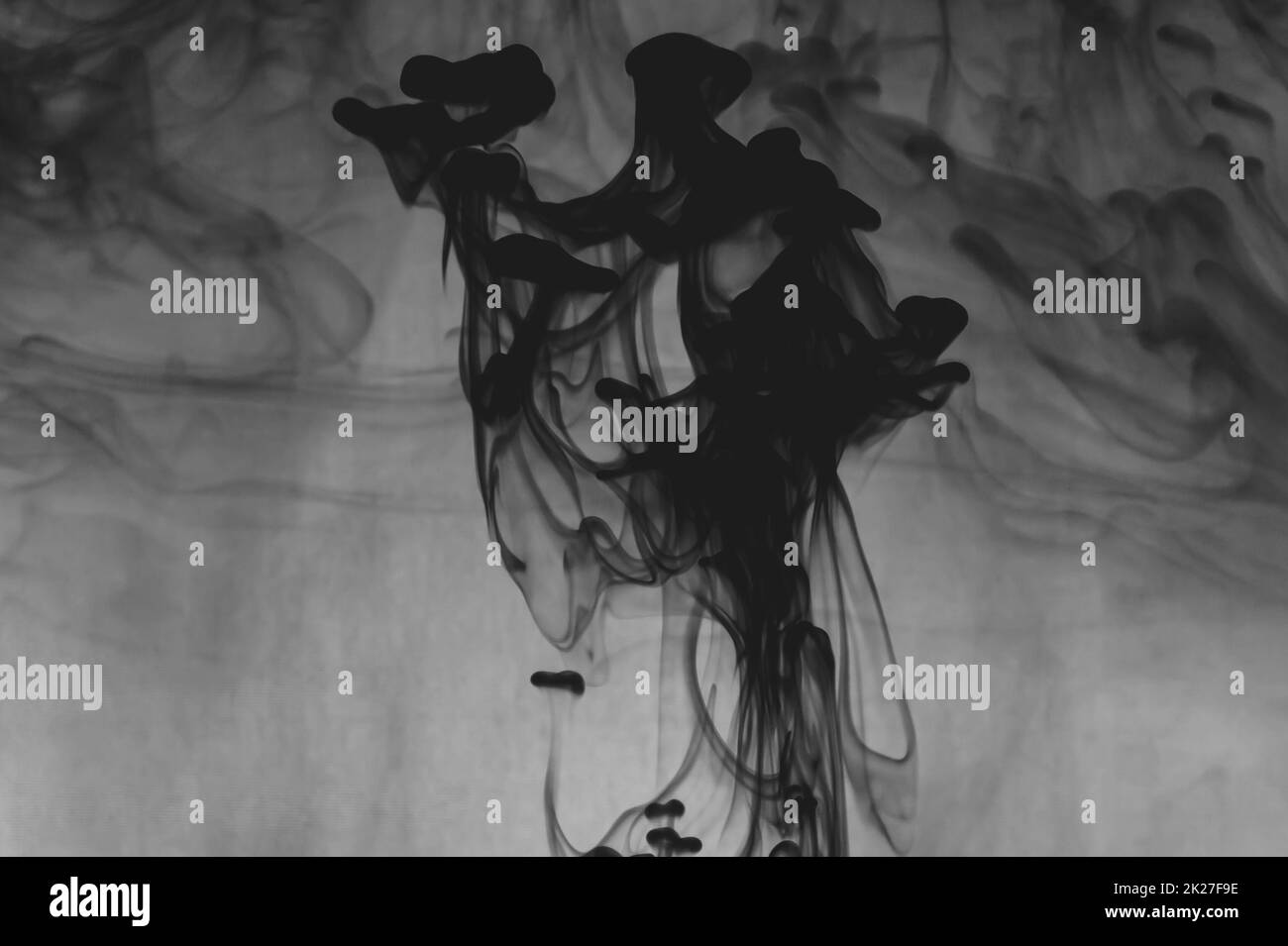 Encre dans l'arrière-plan abstrait de l'eau. éclaboussures de peinture ...