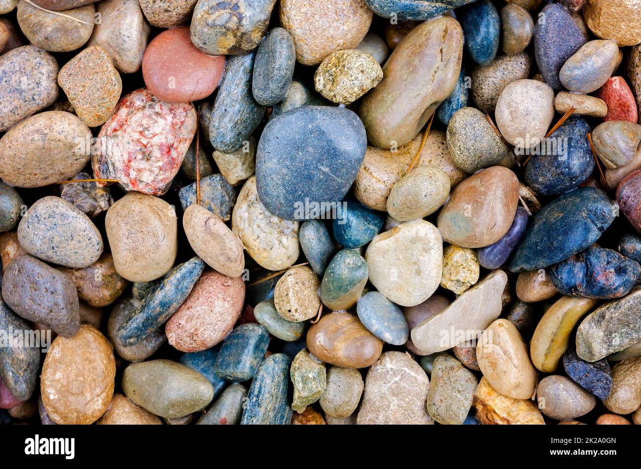 Les roches lisses de la rivière sont utilisées dans l'aménagement ...