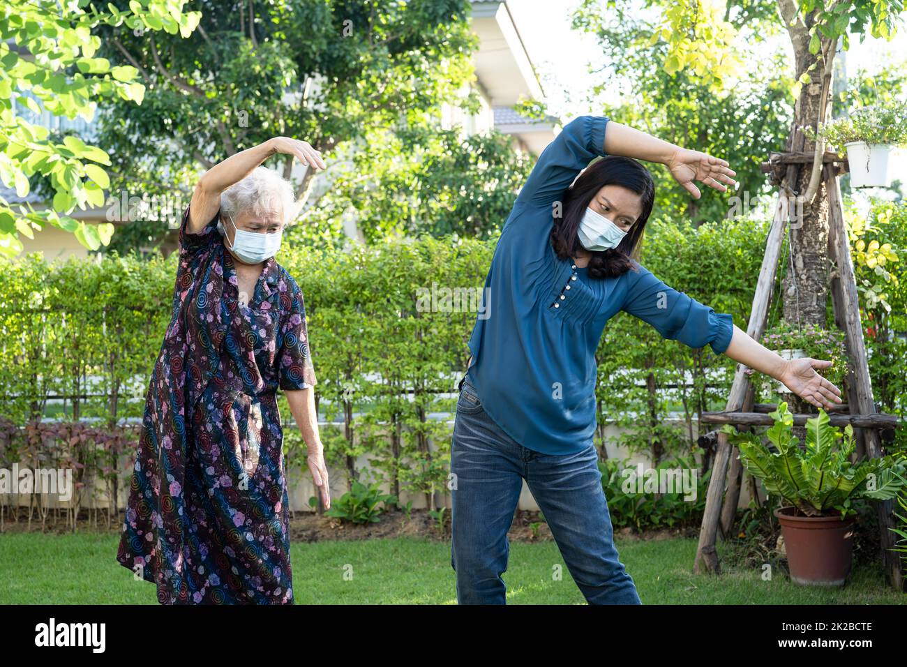Exercice pour personnes âgées Banque de photographies et d’images à ...