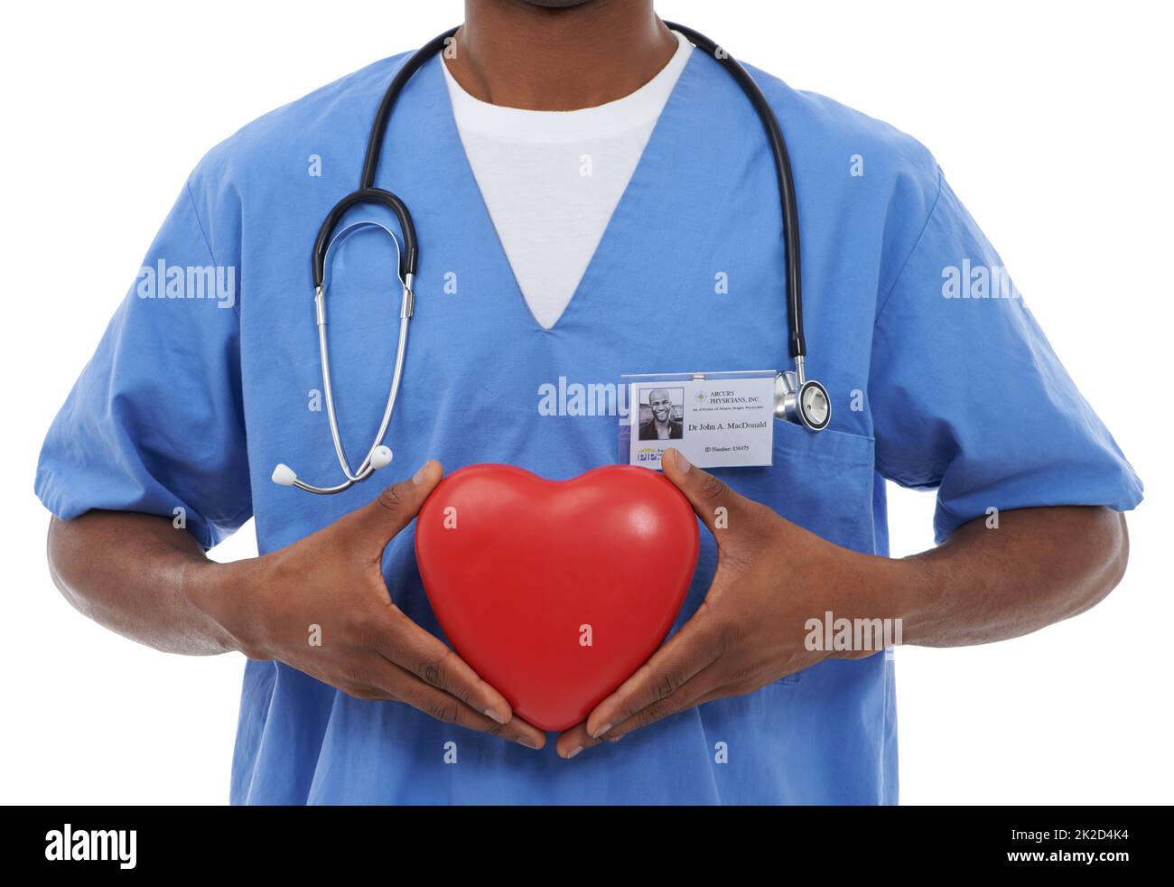 L'enfer prenez soin de vos besoins cardiologiques. Image rognée d'un médecin africain tenant un ...