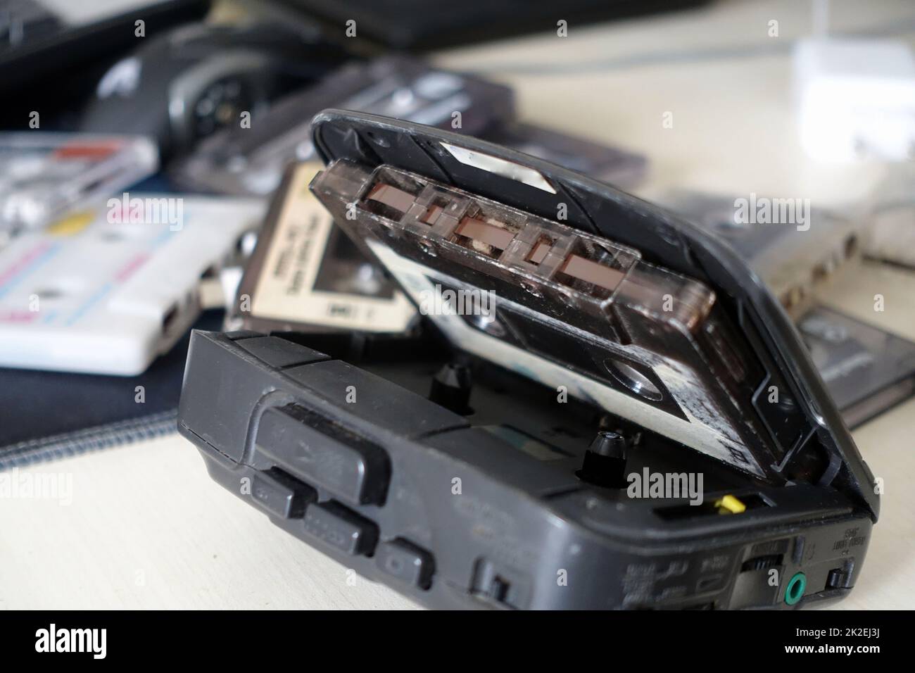 Lecteur de cassettes classique indispensable du 90s, WALKMAN ®, lecteur ...