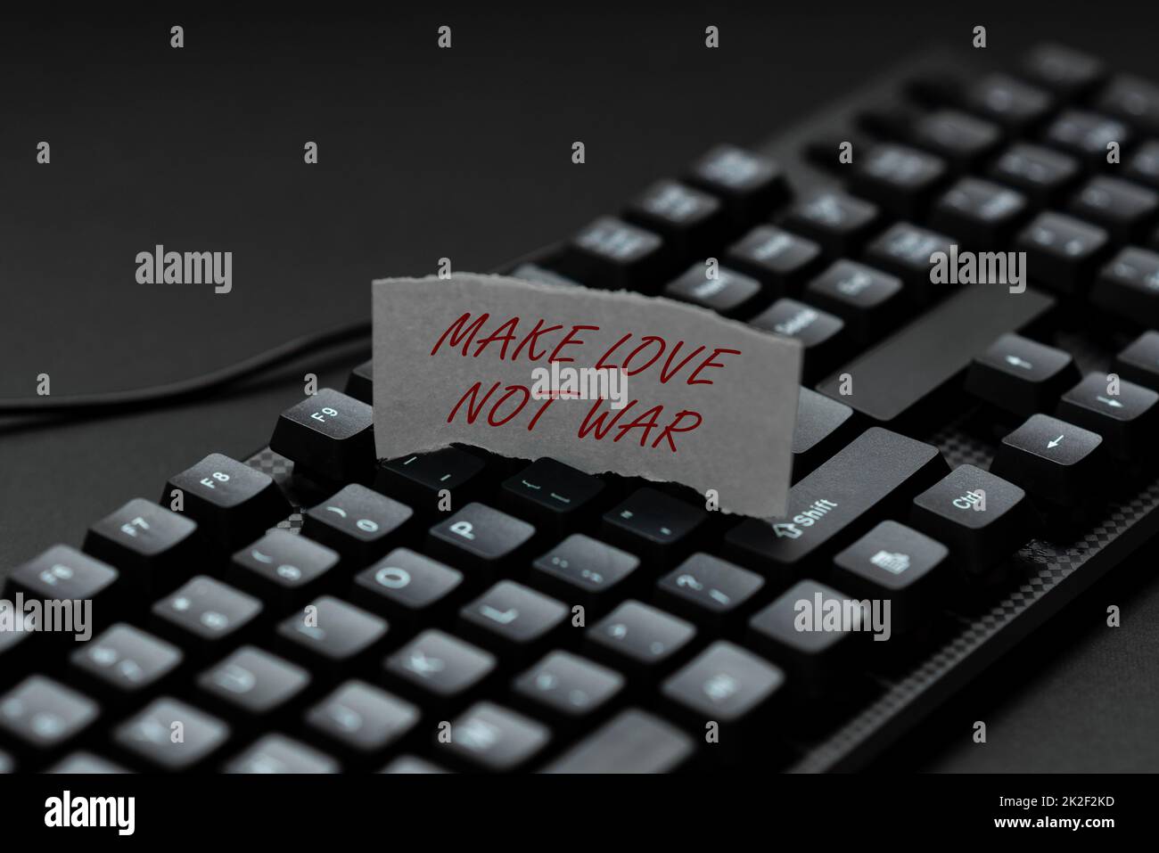 Affiche « Make Love Not War ». Internet concept Un hippie antiwar ...