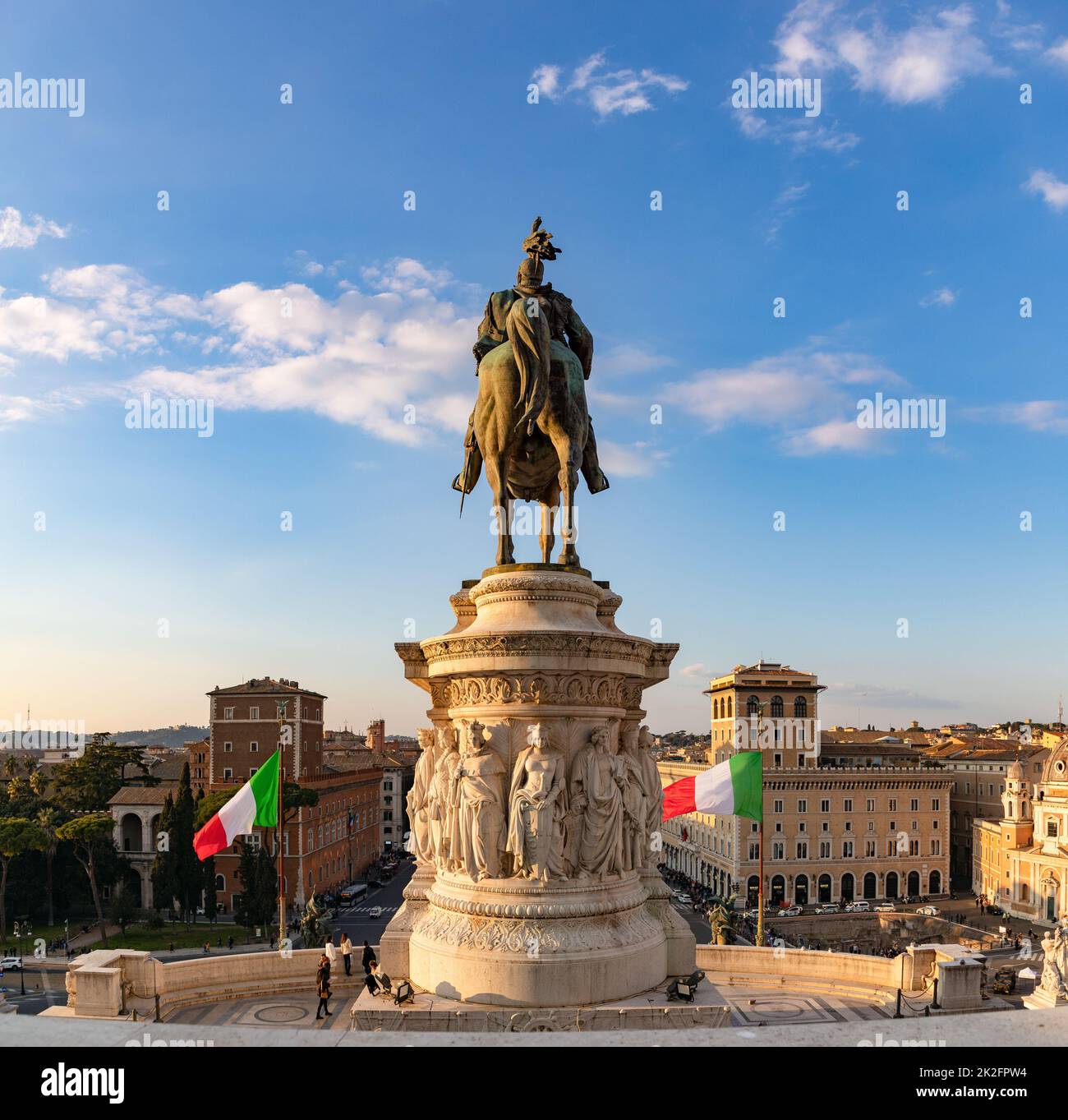 Equestrian statue of vittorio emanuele ii Banque de photographies et d ...