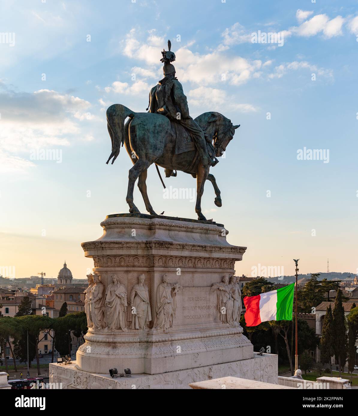 Equestrian statue of vittorio emanuele ii Banque de photographies et d ...