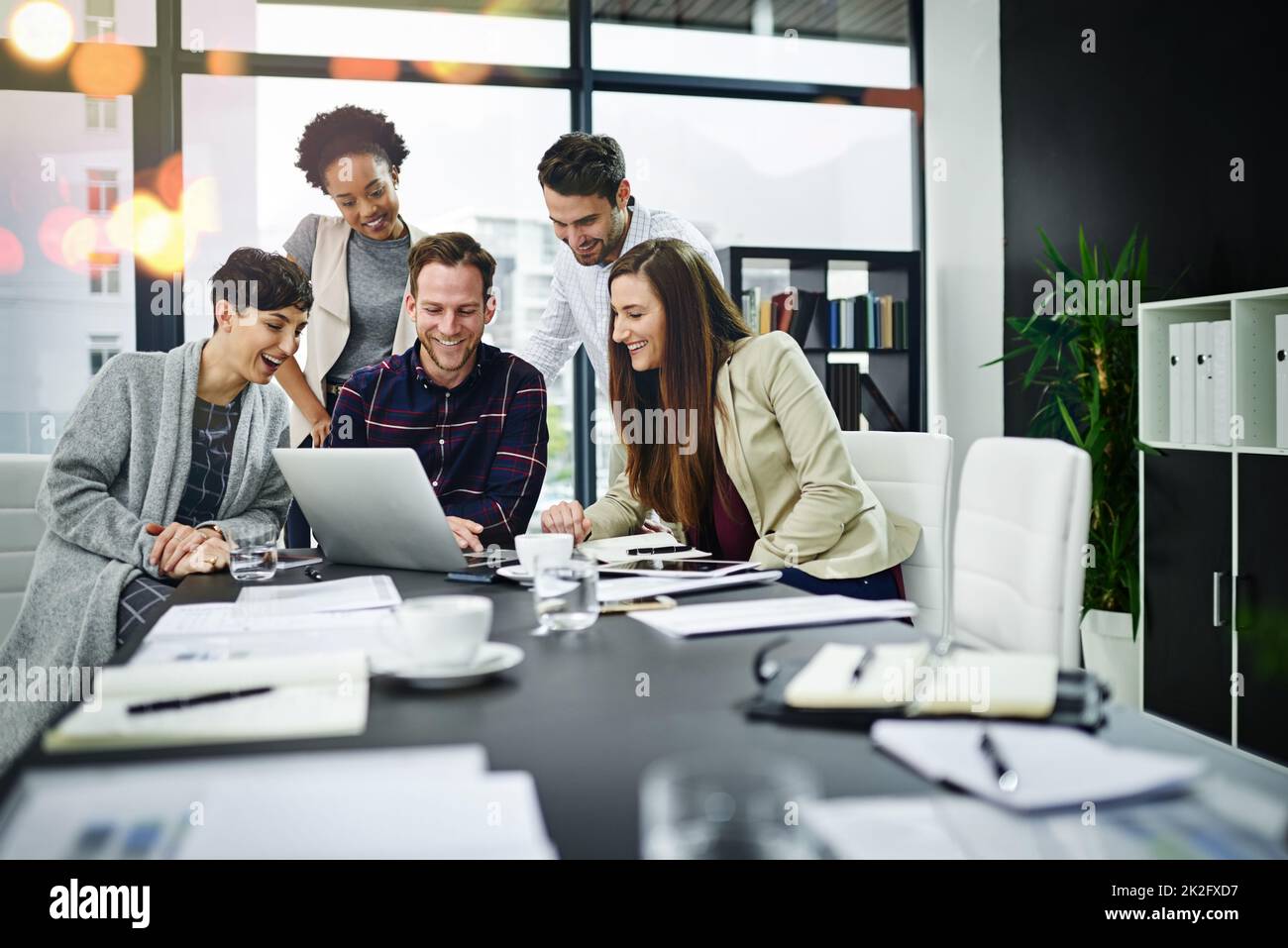 Travailler ensemble au développement de leurs compétences. Photo rognée ...