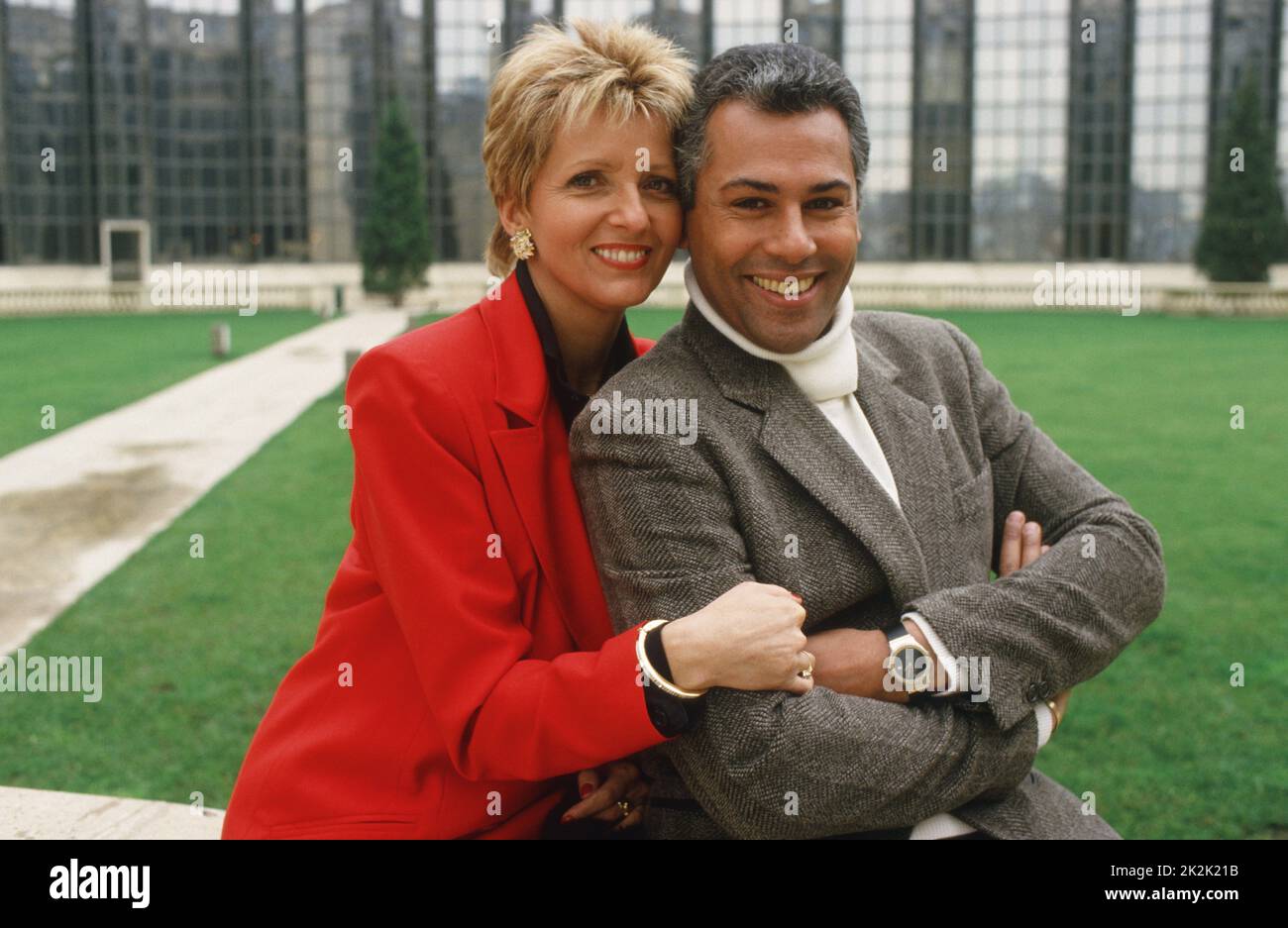 La journaliste de cheval Pierrette Brès et son compagnon. Paris, vers ...