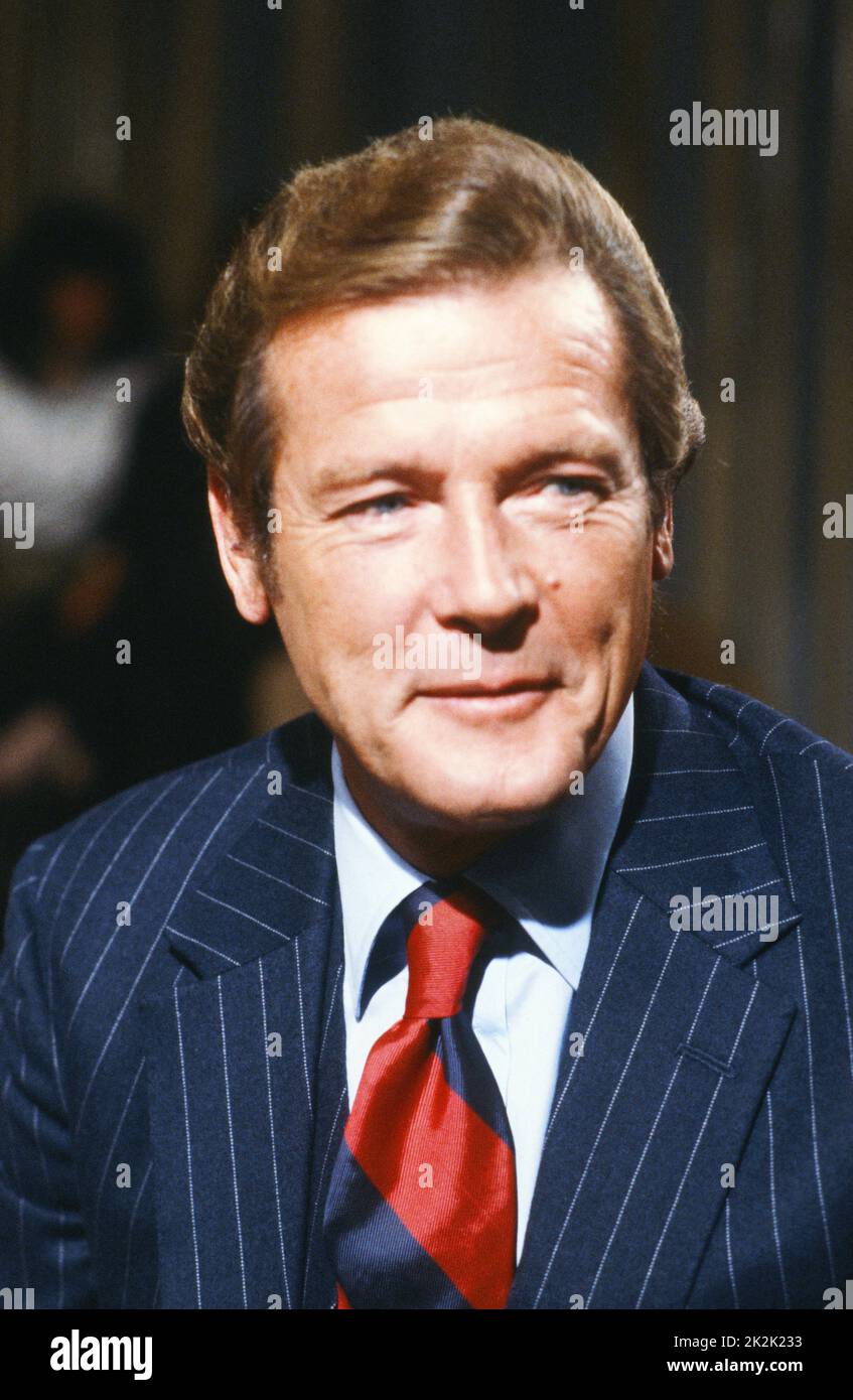 British actor roger moore Banque de photographies et d’images à haute ...