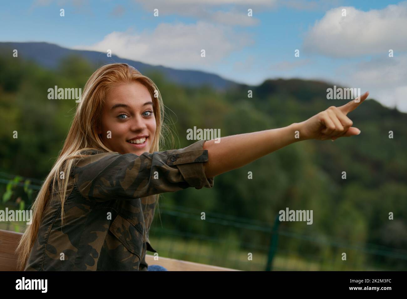 Pointer du doigt vers le ciel Banque de photographies et d’images à ...