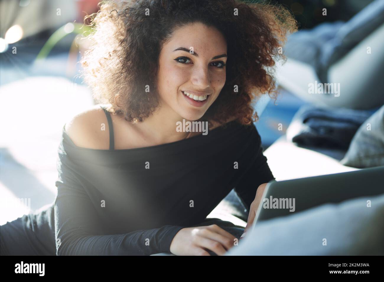 Chaleureux sourire amical Banque de photographies et d’images à haute ...