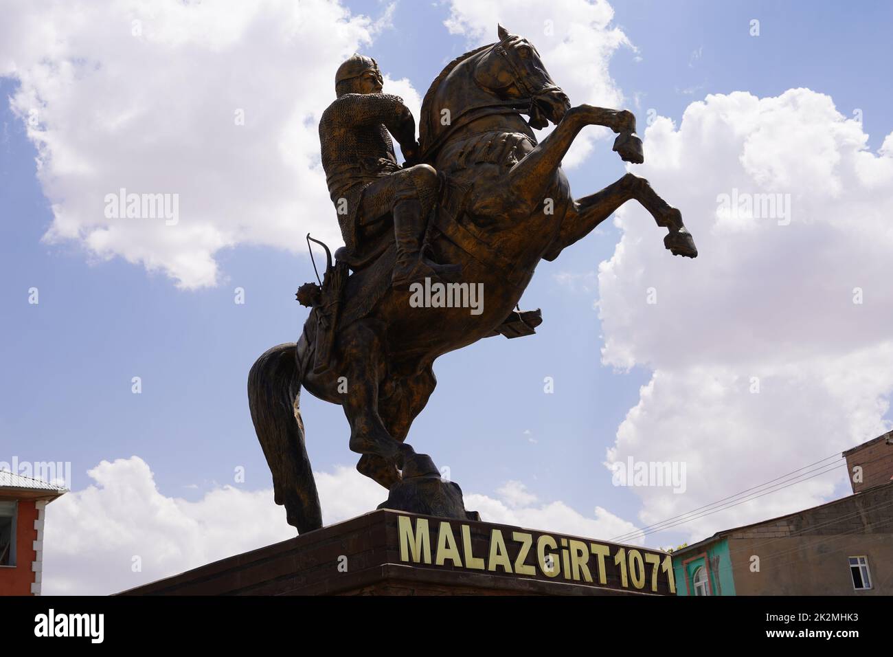 Statue de héros turc à cheval, Alp Arslan (honorifique en turc ...