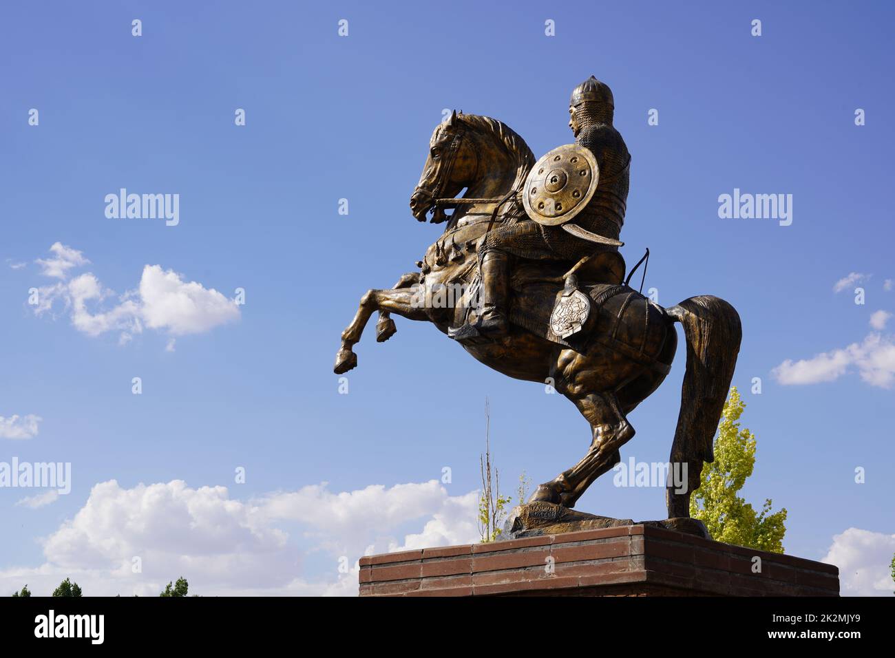 Statue de héros turc à cheval, Alp Arslan (honorifique en turc ...
