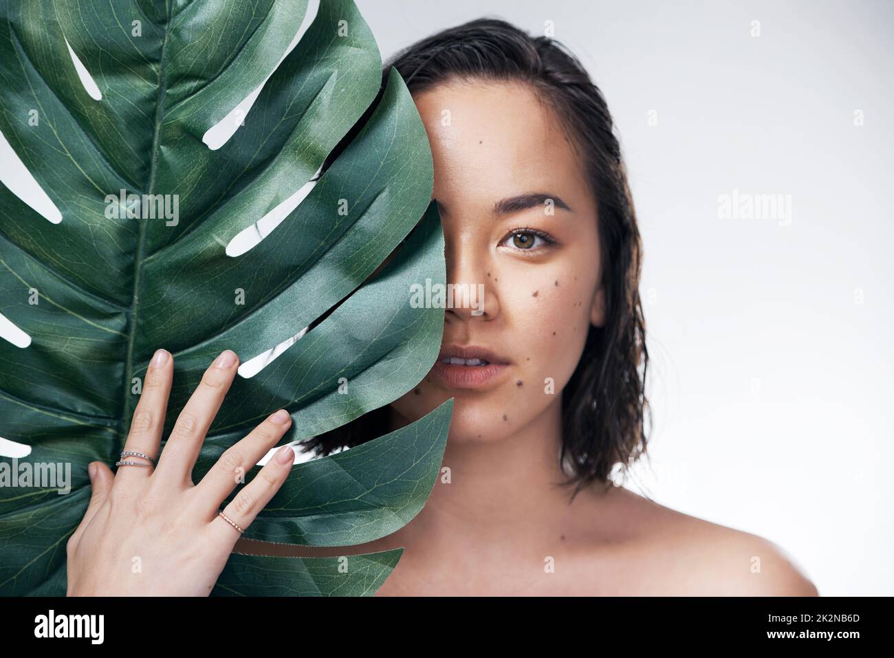 Femme visage et nature Banque de photographies et d’images à haute ...