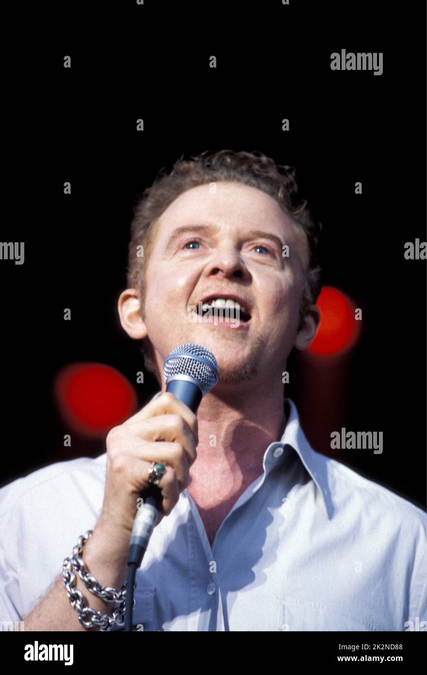 Simply red mick hucknall 1999 Banque de photographies et d’images à ...