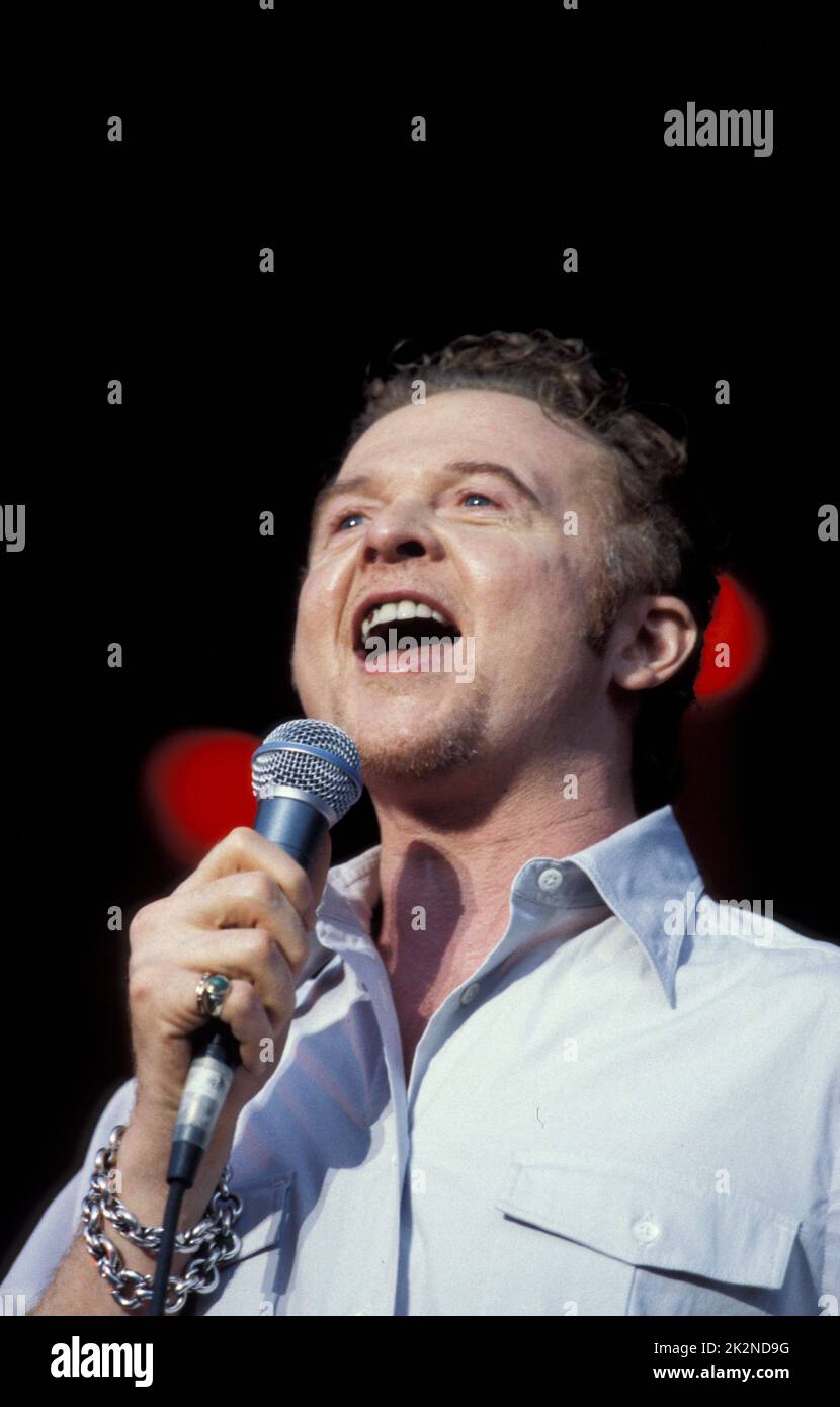 Simply red mick hucknall 1999 Banque de photographies et d’images à ...