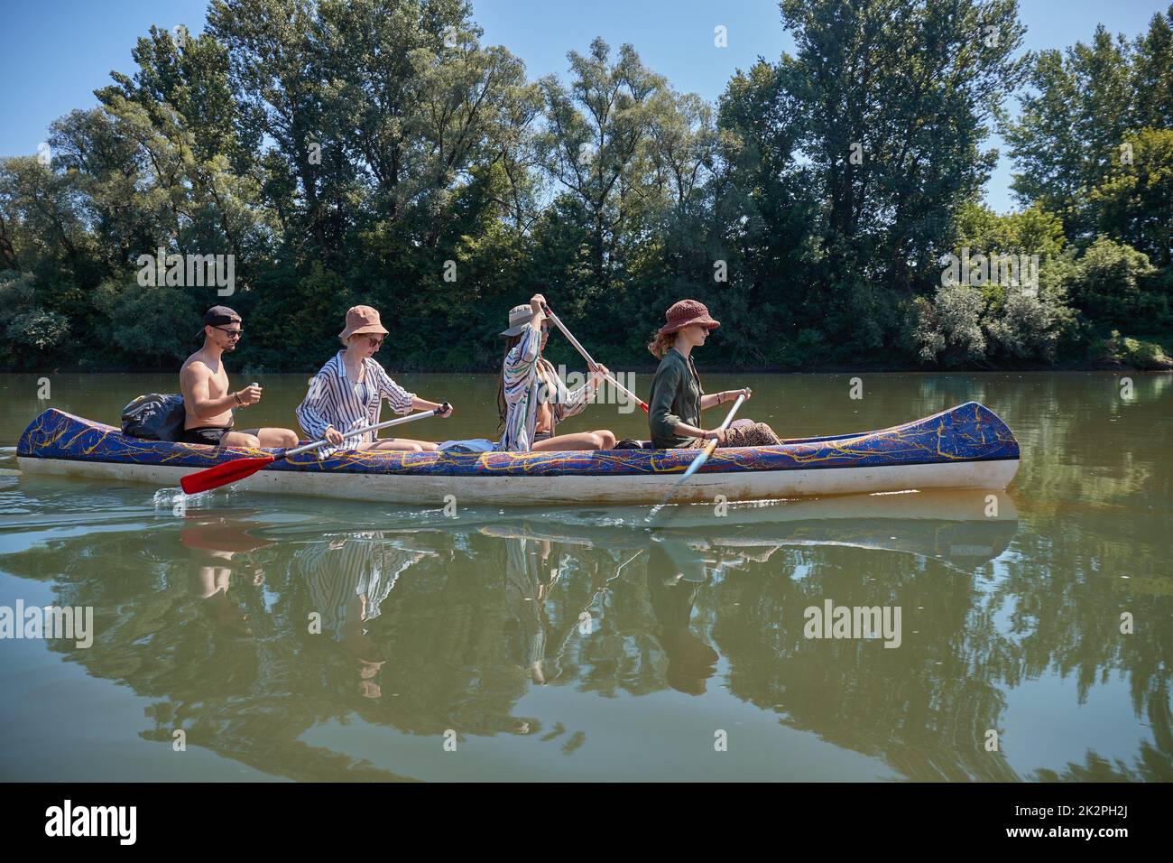 Canoe tour Banque de photographies et d’images à haute résolution - Alamy