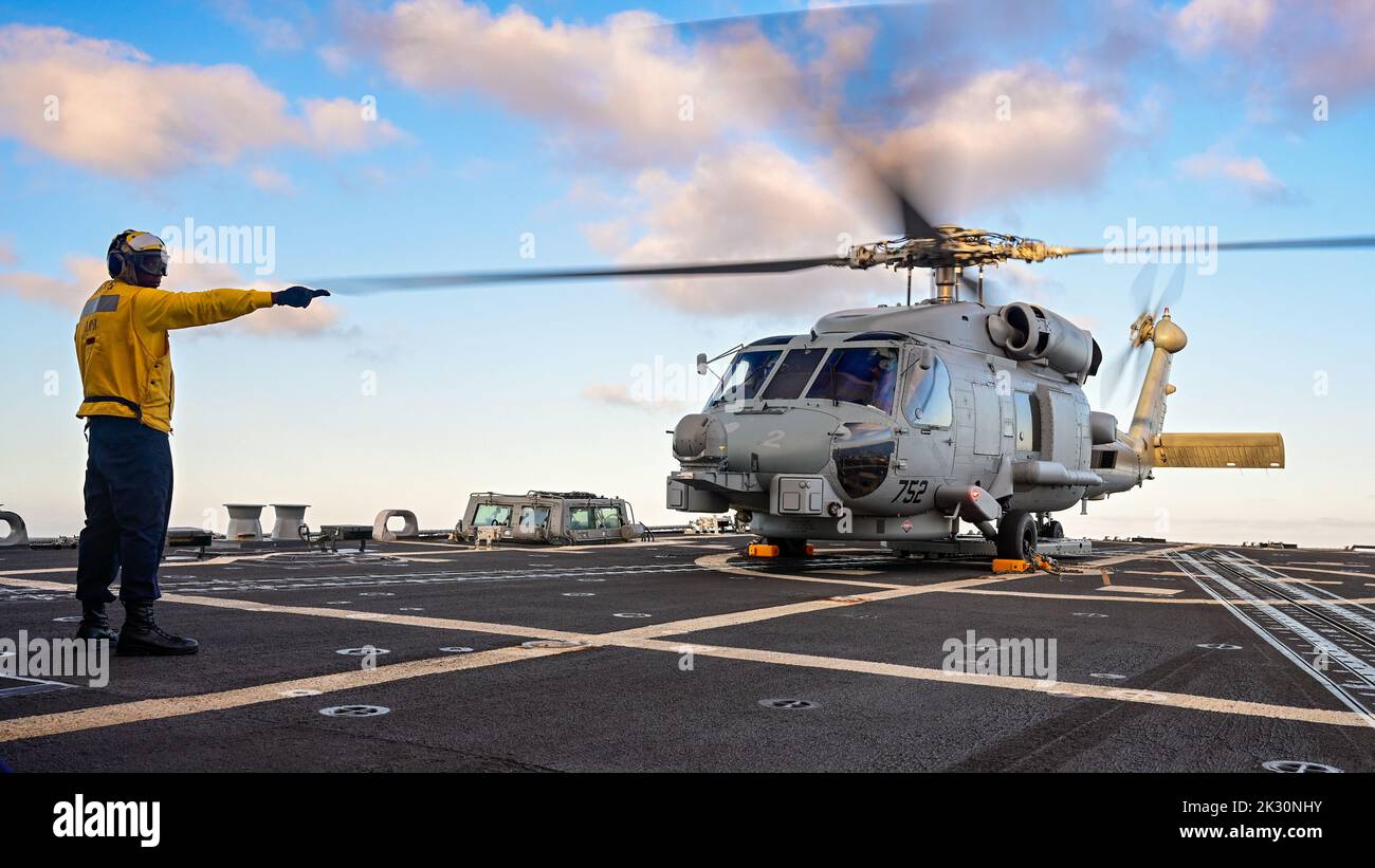 Le Boatswain Mate 2nd de la Marine américaine Marcus Murphy, affecté au ...