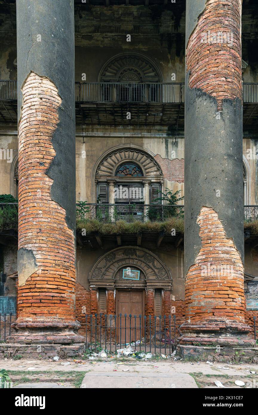 Howrah, Bengale-Occidental, Inde - 26th octobre 2020 : piliers, portes ...