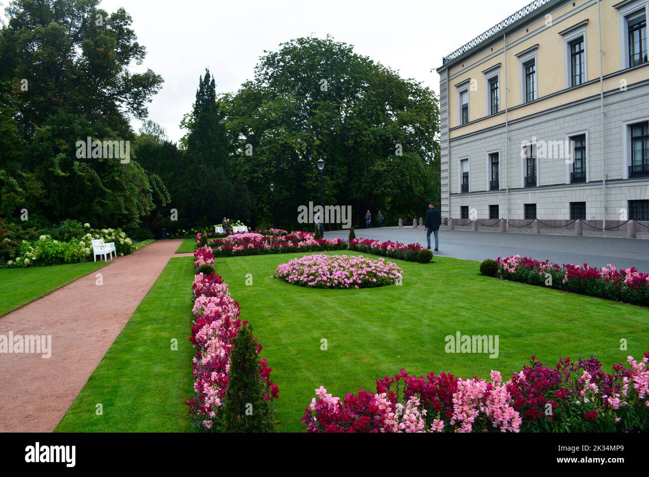 Oslo, Norvège, septembre 2022 : parc du Palais entourant le Palais ...