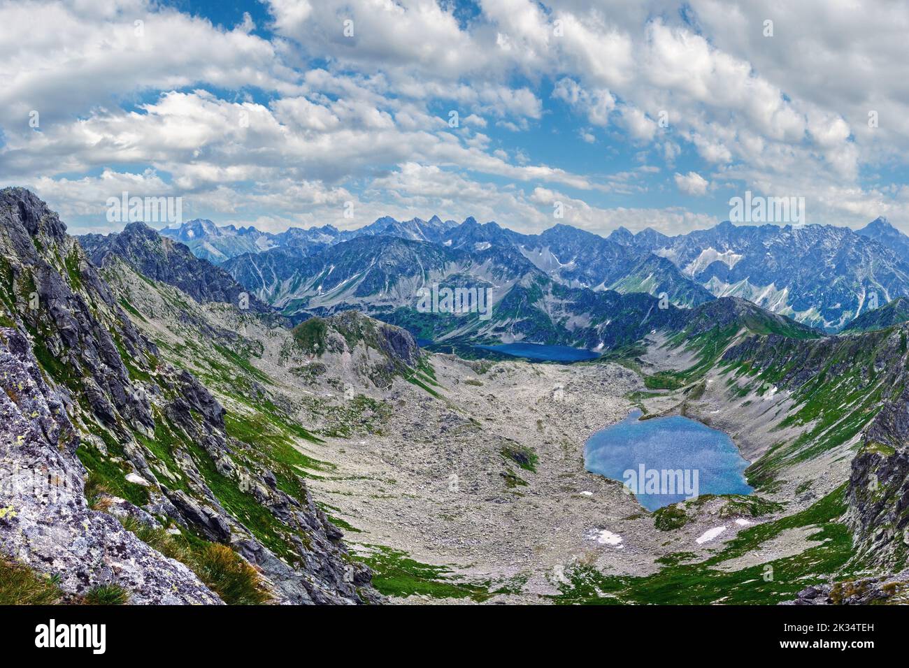 Tatra Mountain, Pologne, vue de Swinica montagne pente à la vallée de ...