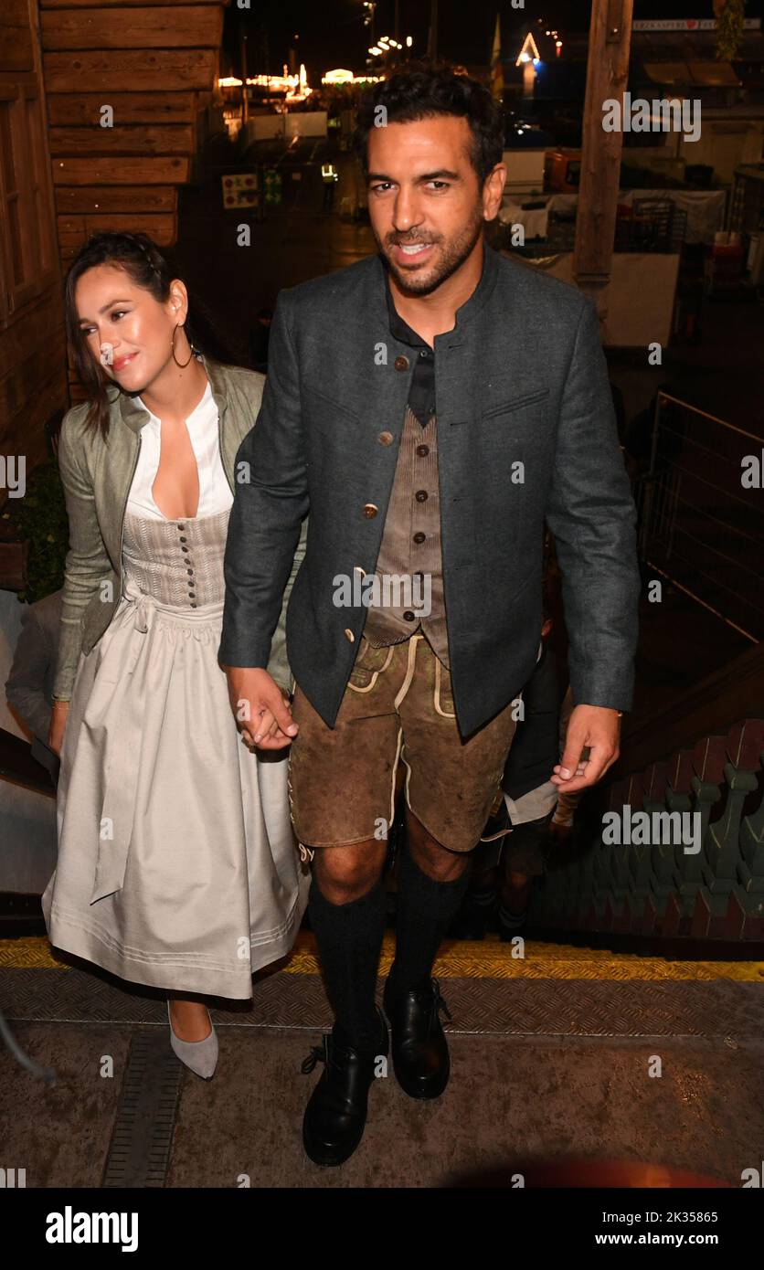 Munich, Allemagne. 24th septembre 2022. L'acteur Elyas m'Barek et sa ...