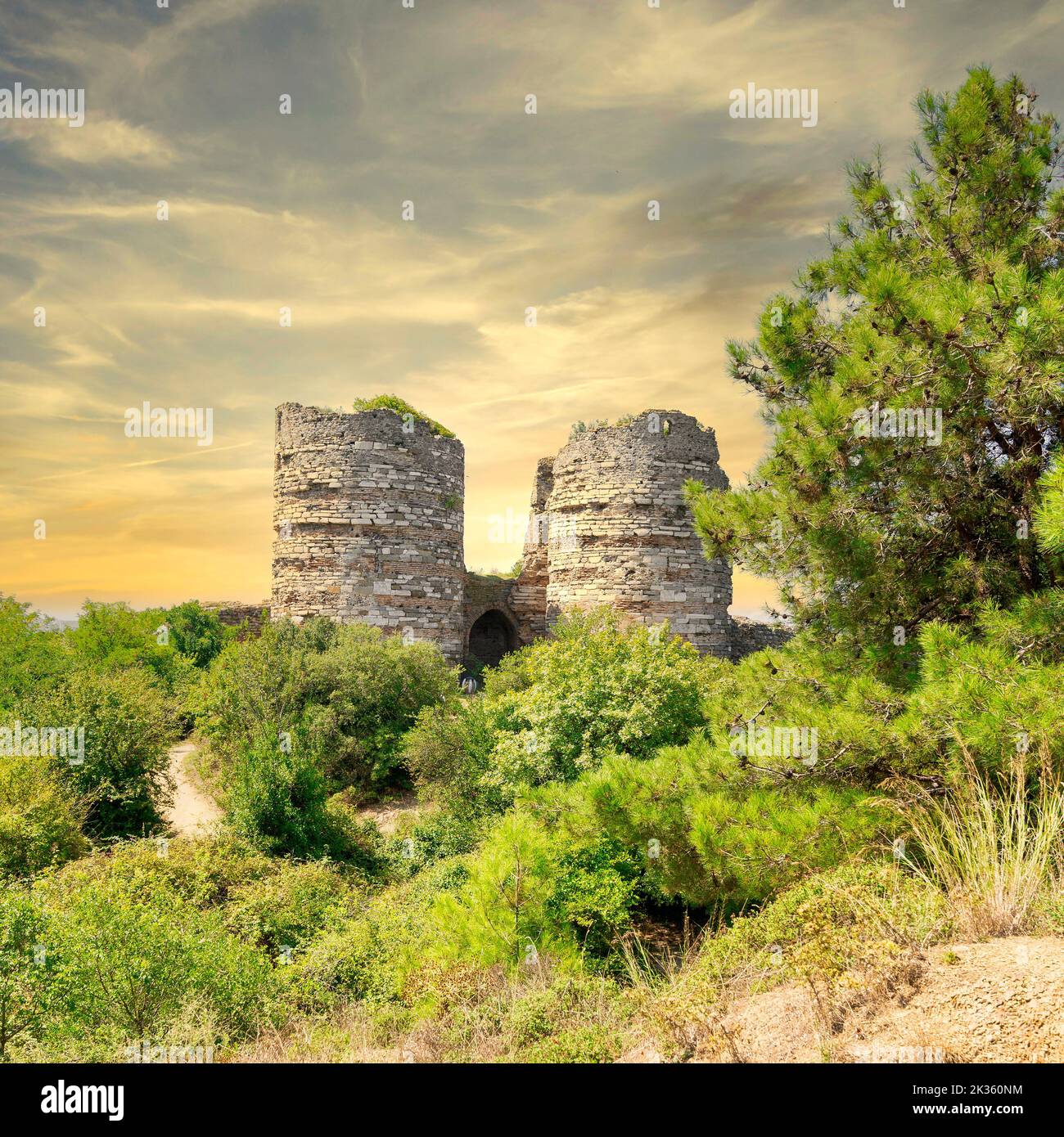 Ruines du château de Yoros, du château de Yoros Kalesi ou du château de ...