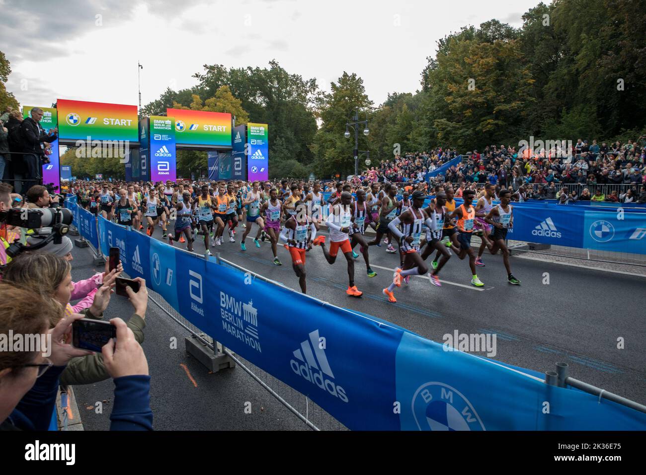 Parcours du marathon de berlin Banque de photographies et d’images à ...
