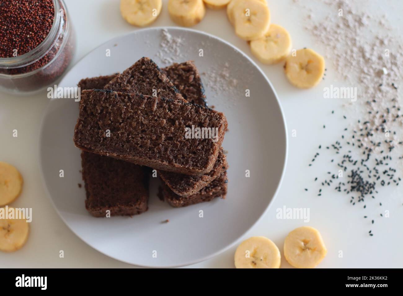 Gâteau Ragi plantain. Gâteau au thé sans gluten composé de farine de ...