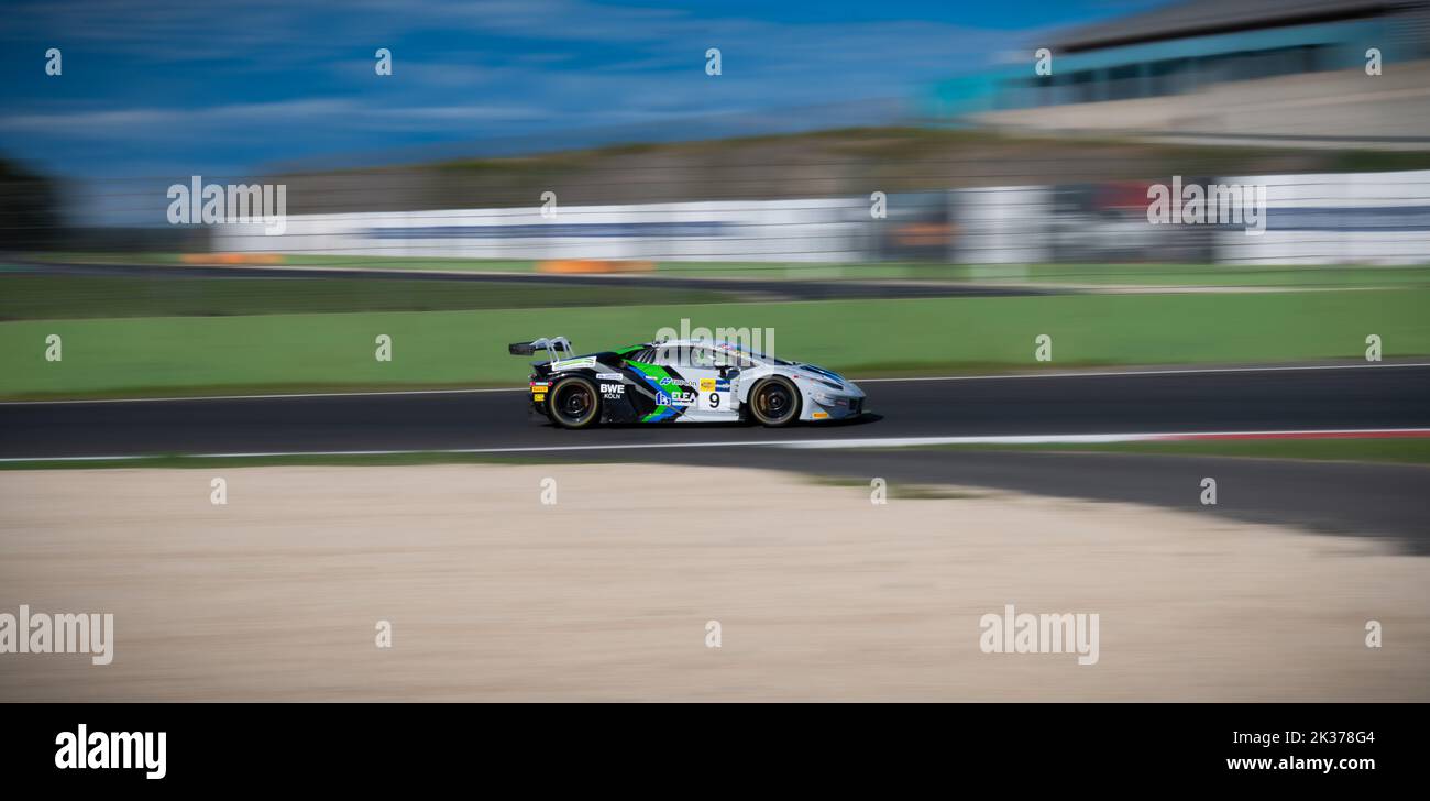 Lamborghini Huracan course de vitesse de voiture sur piste de course d ...