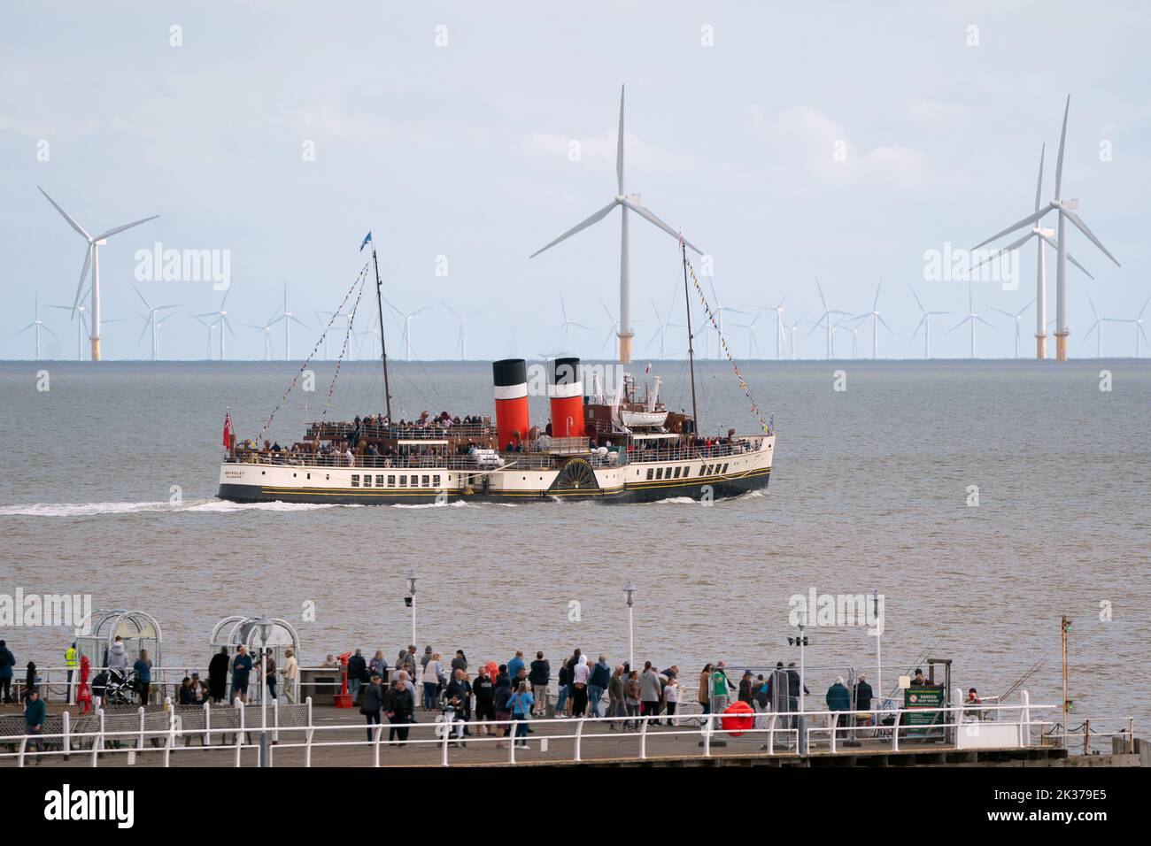 Dernier bateau à aubes au monde, le Waverley part de Clacton Pier à ...