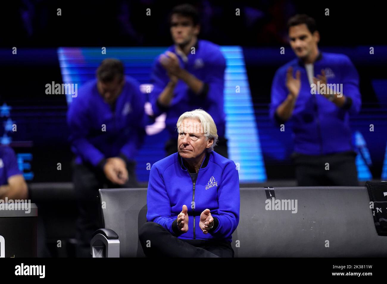Le capitaine de l'équipe Europe Bjorn Borg réagit lors du match des ...