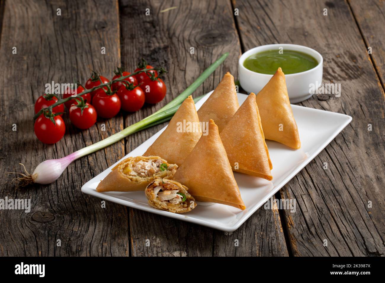 Samosha au poulet Banque de photographies et d’images à haute ...