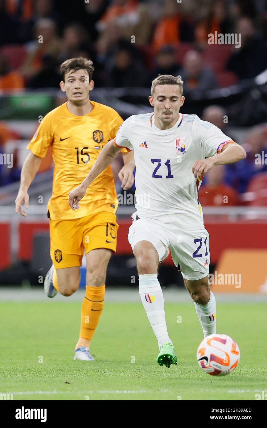 Marten de Roon aux pays-Bas et Timothy Castagne en Belgique se battent ...