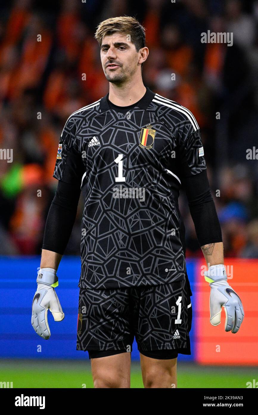 Le gardien de but de Belgique Thibaut Courtois a été photographié lors d'un match de football ...