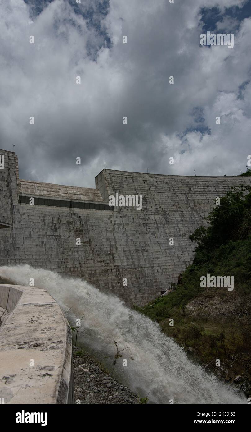 Le barrage de Portugues, Porto Rico; selon le National Hurricane Center ...