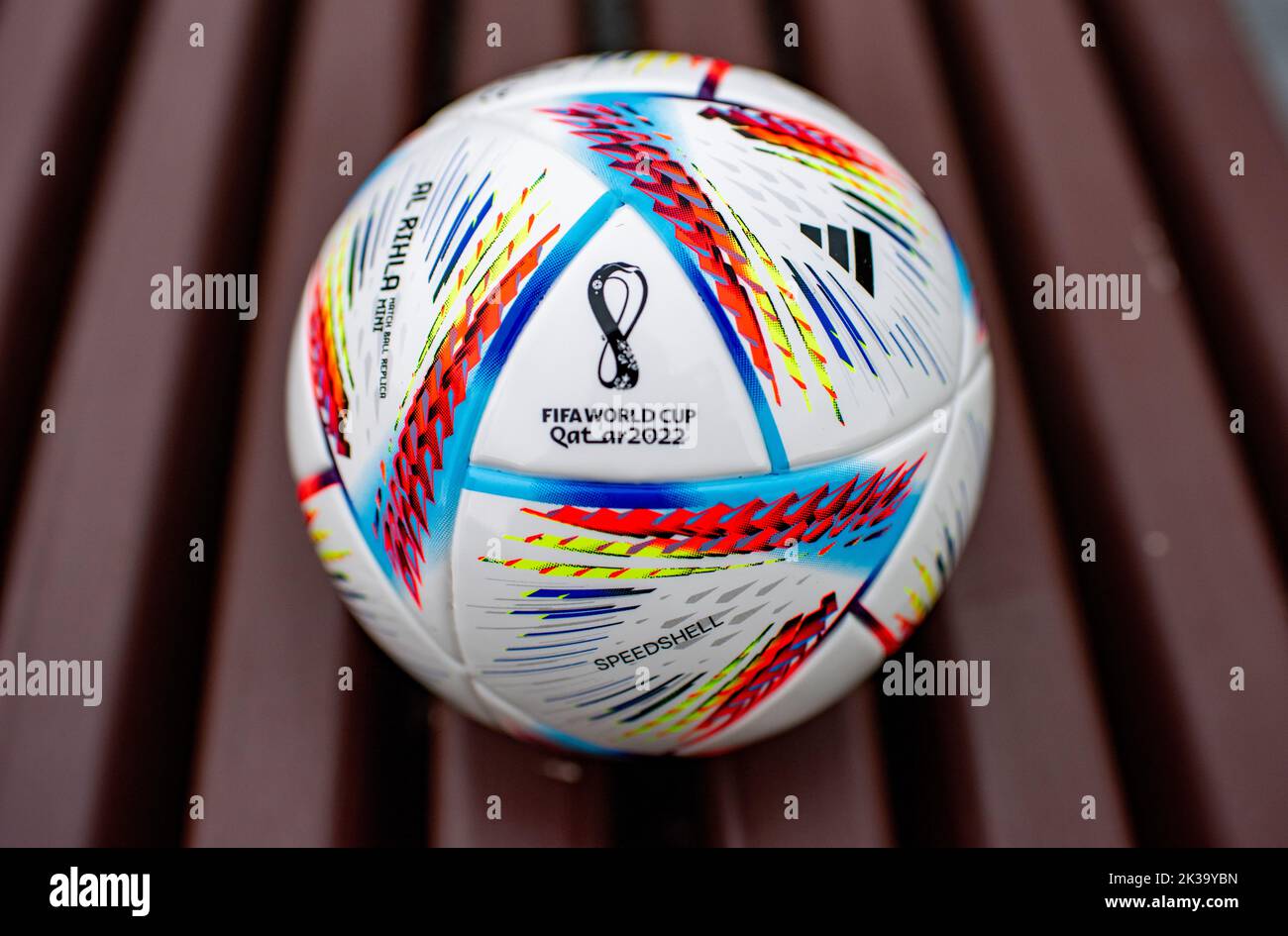 25 septembre 2022, Doha, Qatar, le ballon officiel de la coupe du monde ...