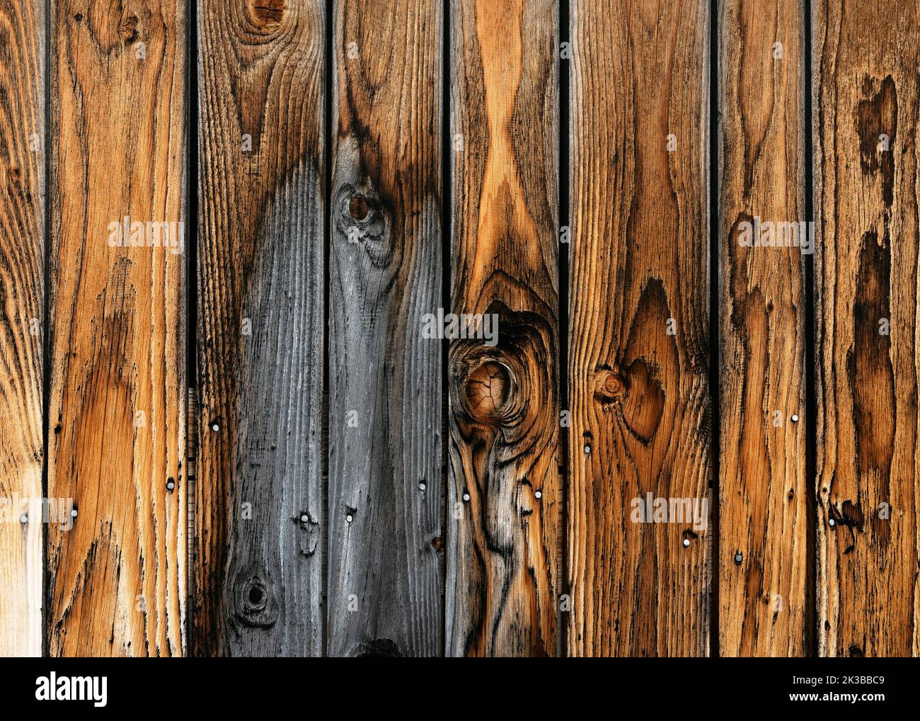 braun d'époque et de la barrière en bois gris patiné avec la poutre ...