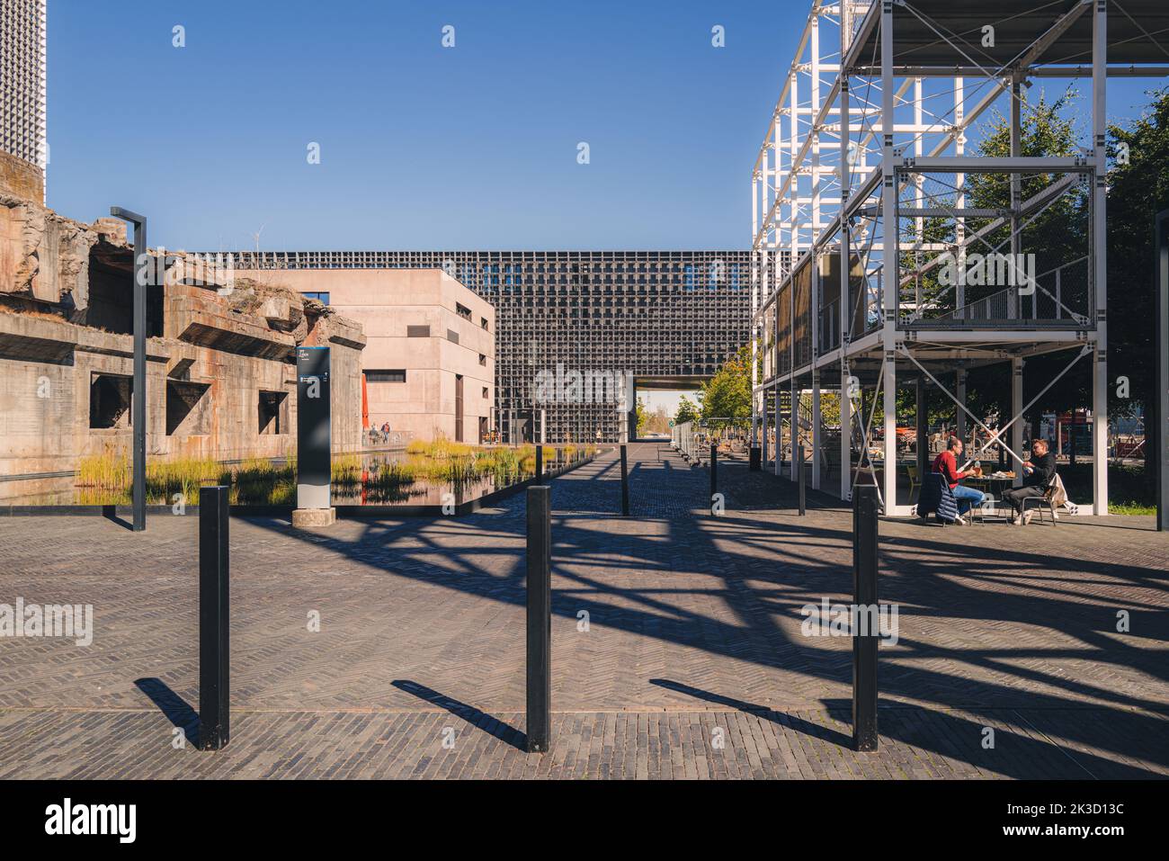 Esch Belval, Luxembourg-septembre 2022: la vie de rue dans le quartier moderne de Belval, au ...