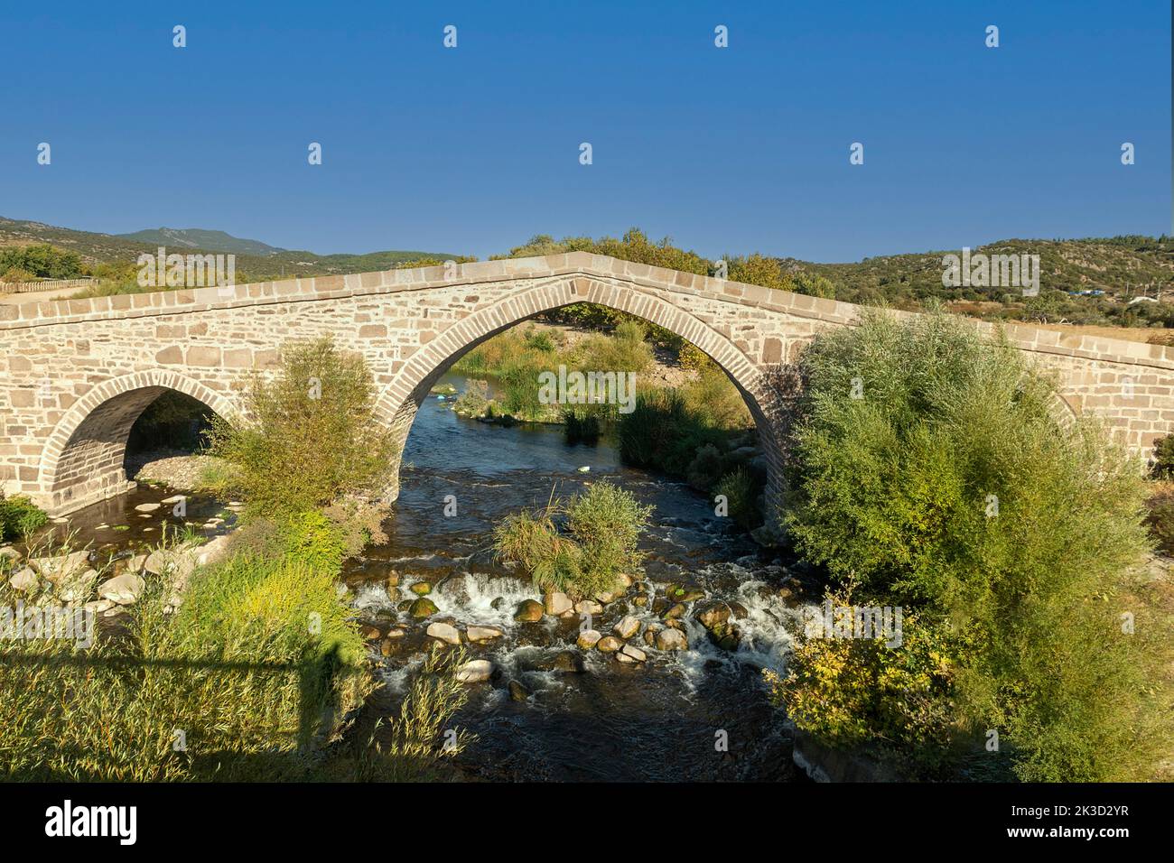 Les parties originales et les plus prudentes du pont Murat Hudavendigar ...