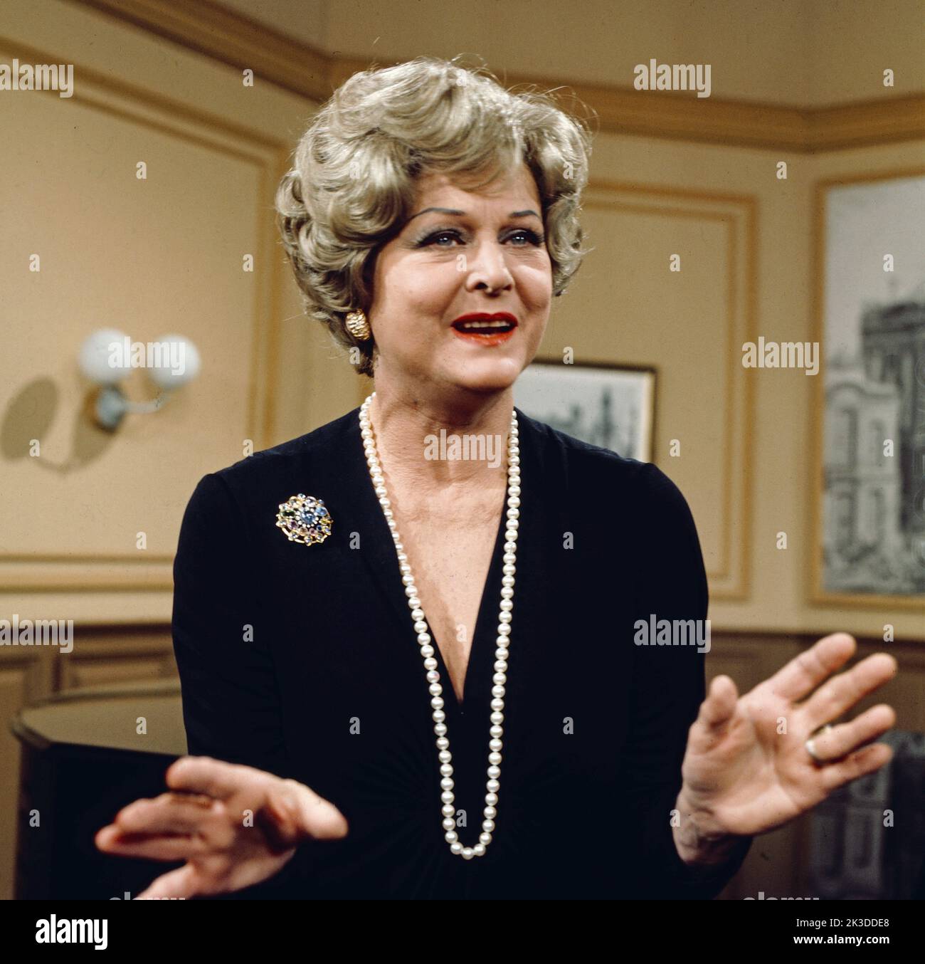 Marika Rökk, ungarische Sängerin, Tänzerin und Sauspielerin, Portrait ...